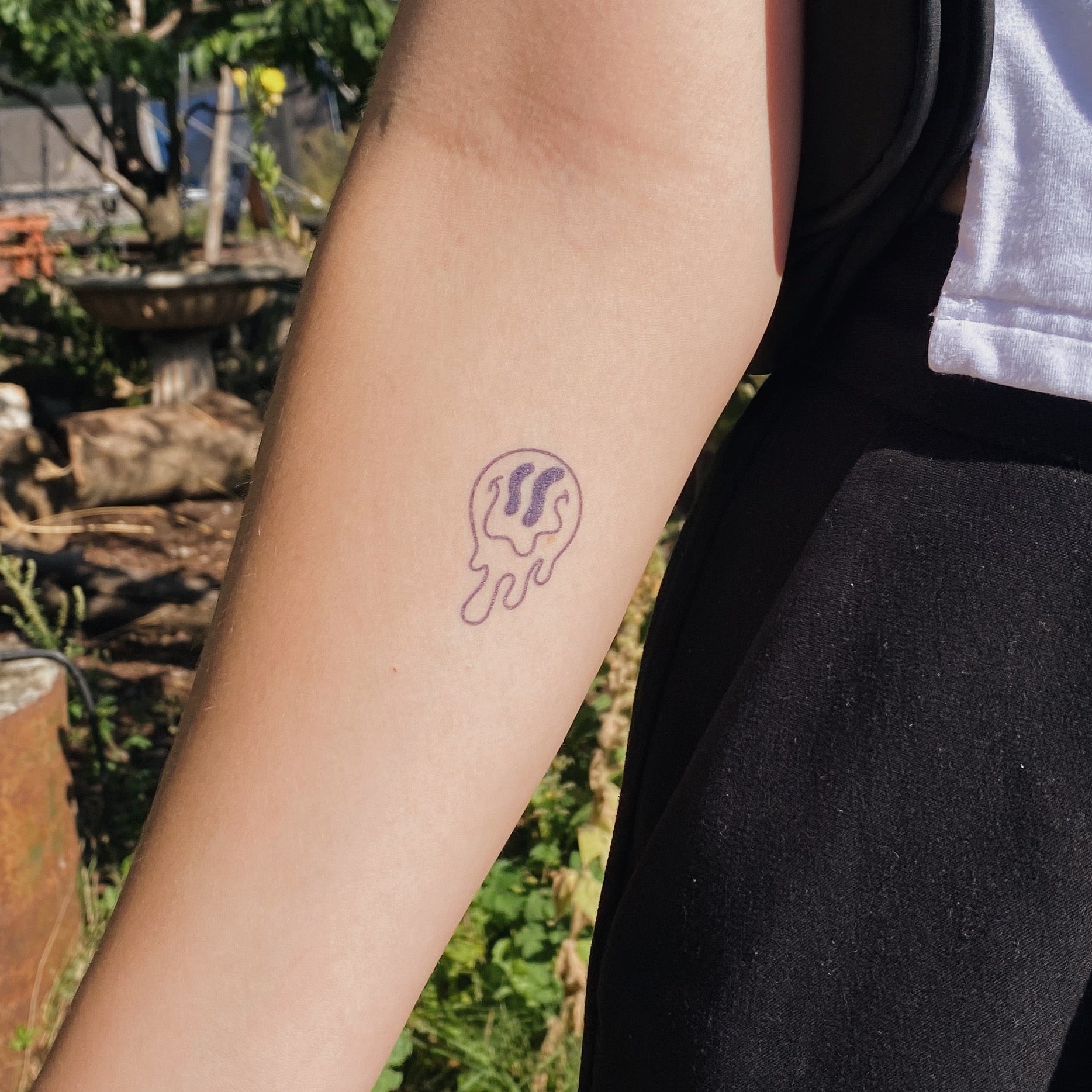 Smeltende Smiley | 2 Weken Tijdelijke Tatoeage | Inkster