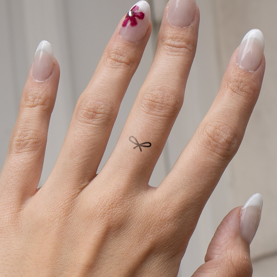 Mini Strikje | 2 Weken Tijdelijke Tatoeage | Inkster